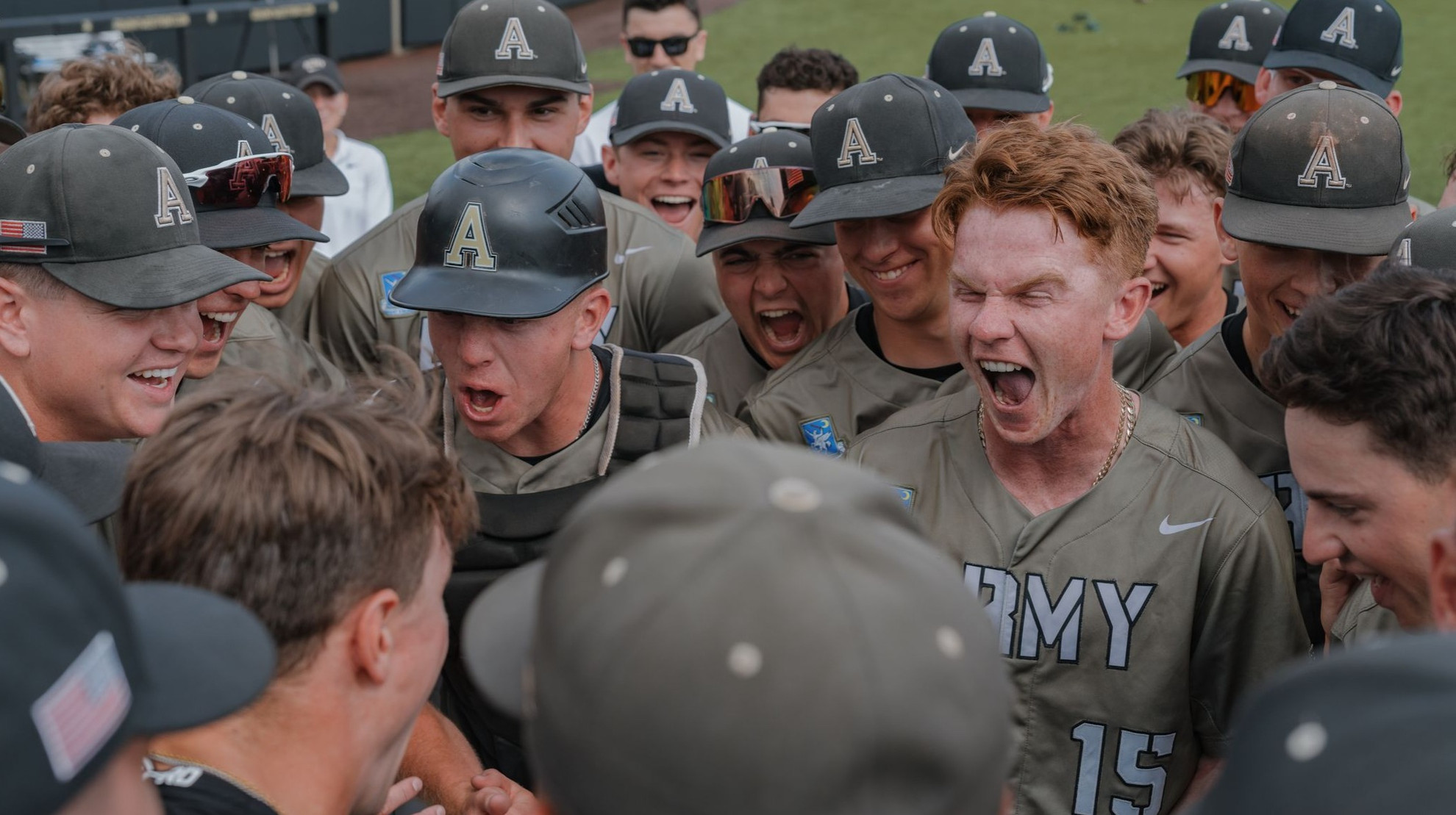 Army Baseball Secures Star in Dramatic Fashion - Army Navy Game